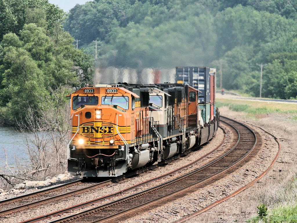 BNSF 8933